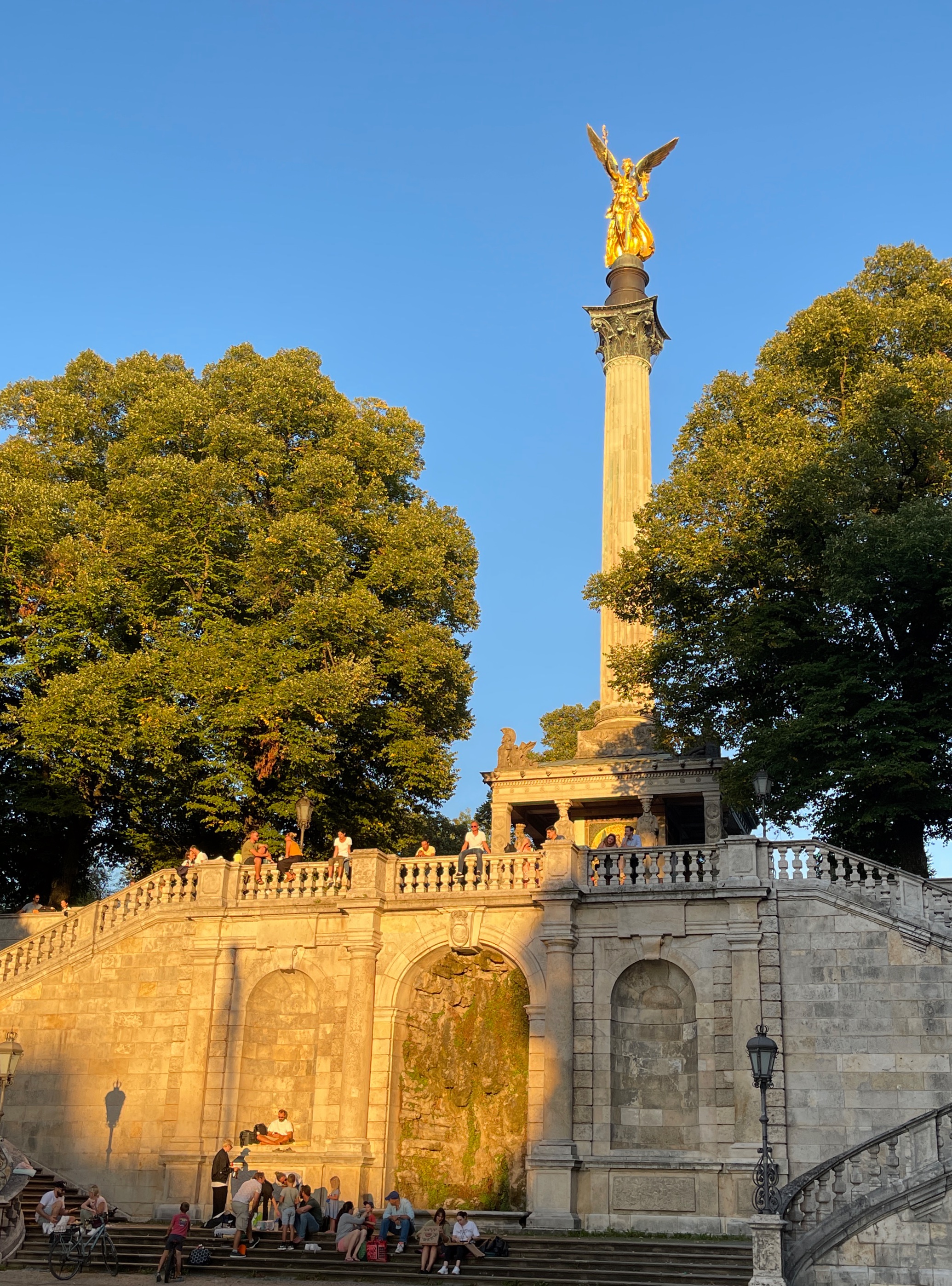 MUNICH: Scene on the street – sitesinsights.com